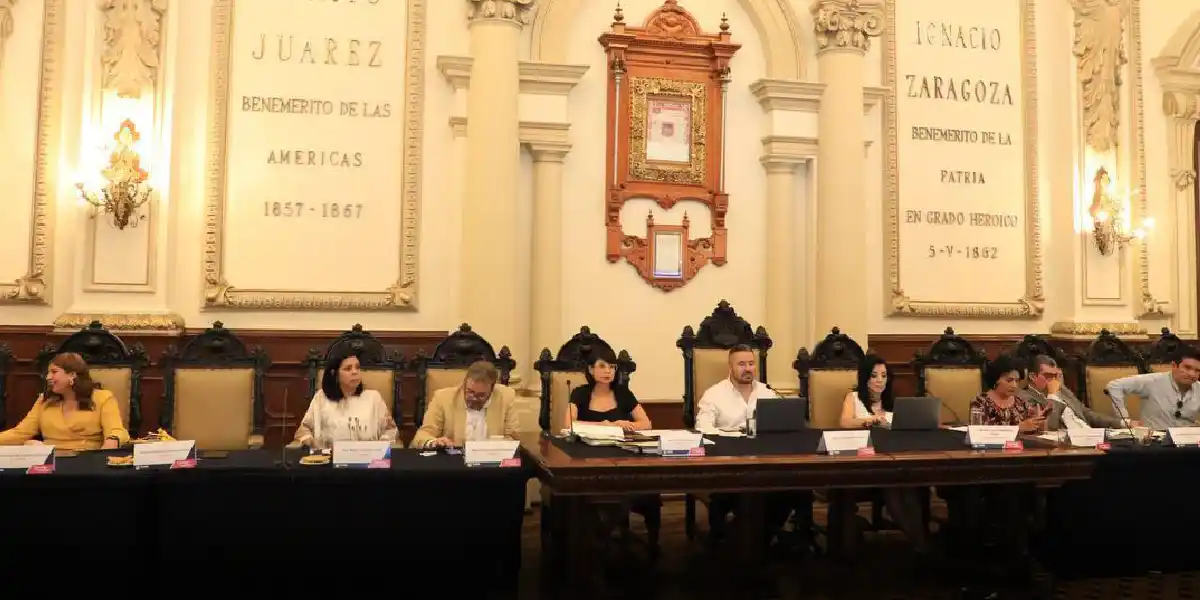 Cabildo de Puebla aprueba reincorporación de regidores - Creo Media